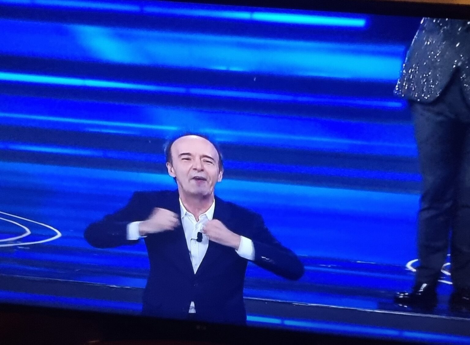 Benigni a Sanremo: un inno solenne alla Costituzione e all’Articolo 21 ...